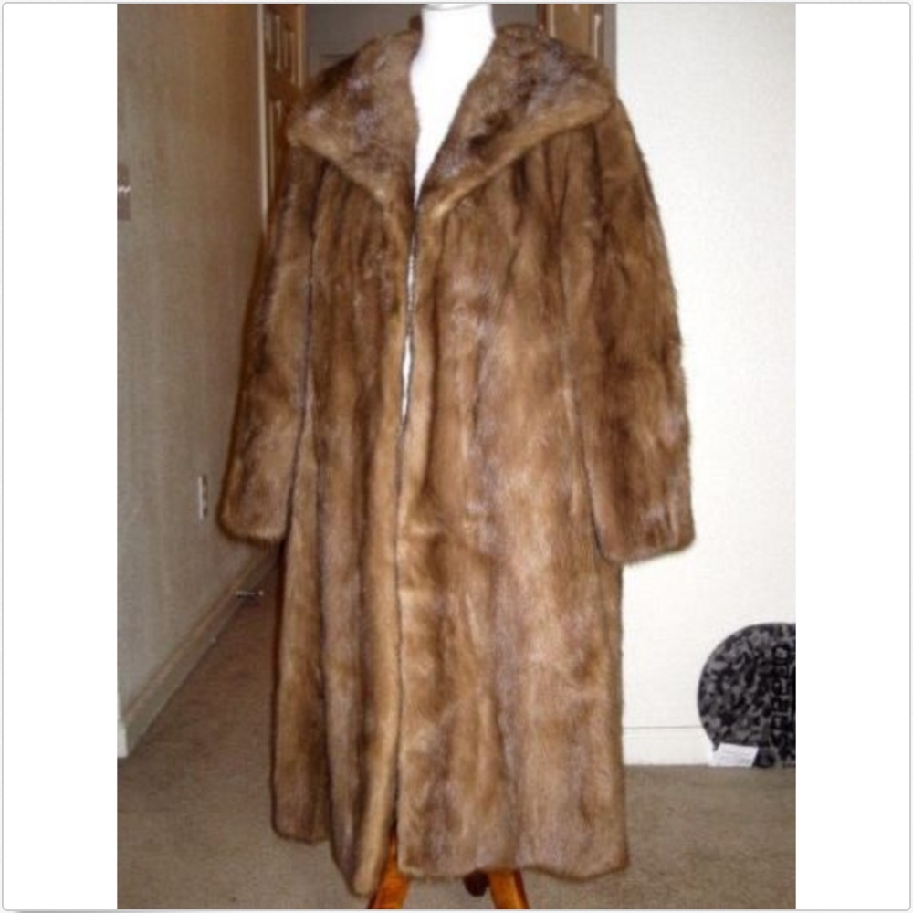 100% Genuine Mink Fur Coat. Full Length - Gem